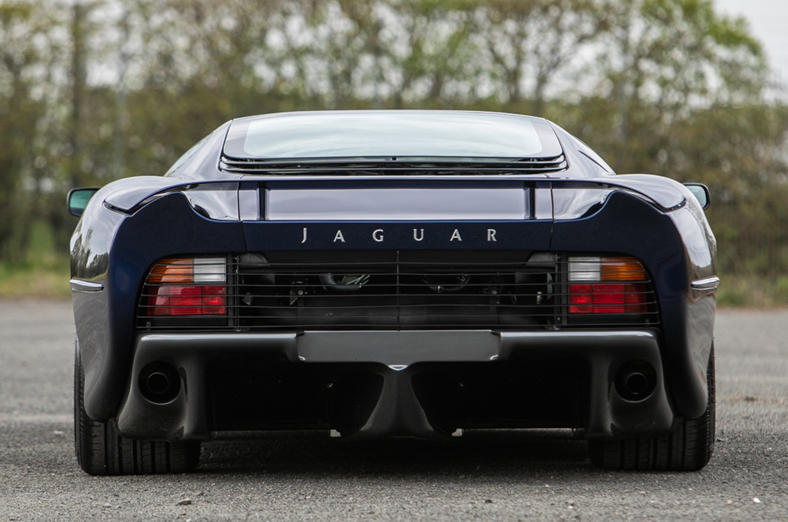 When did you last see two Jaguar XJ220s in one auction? | Classic ...