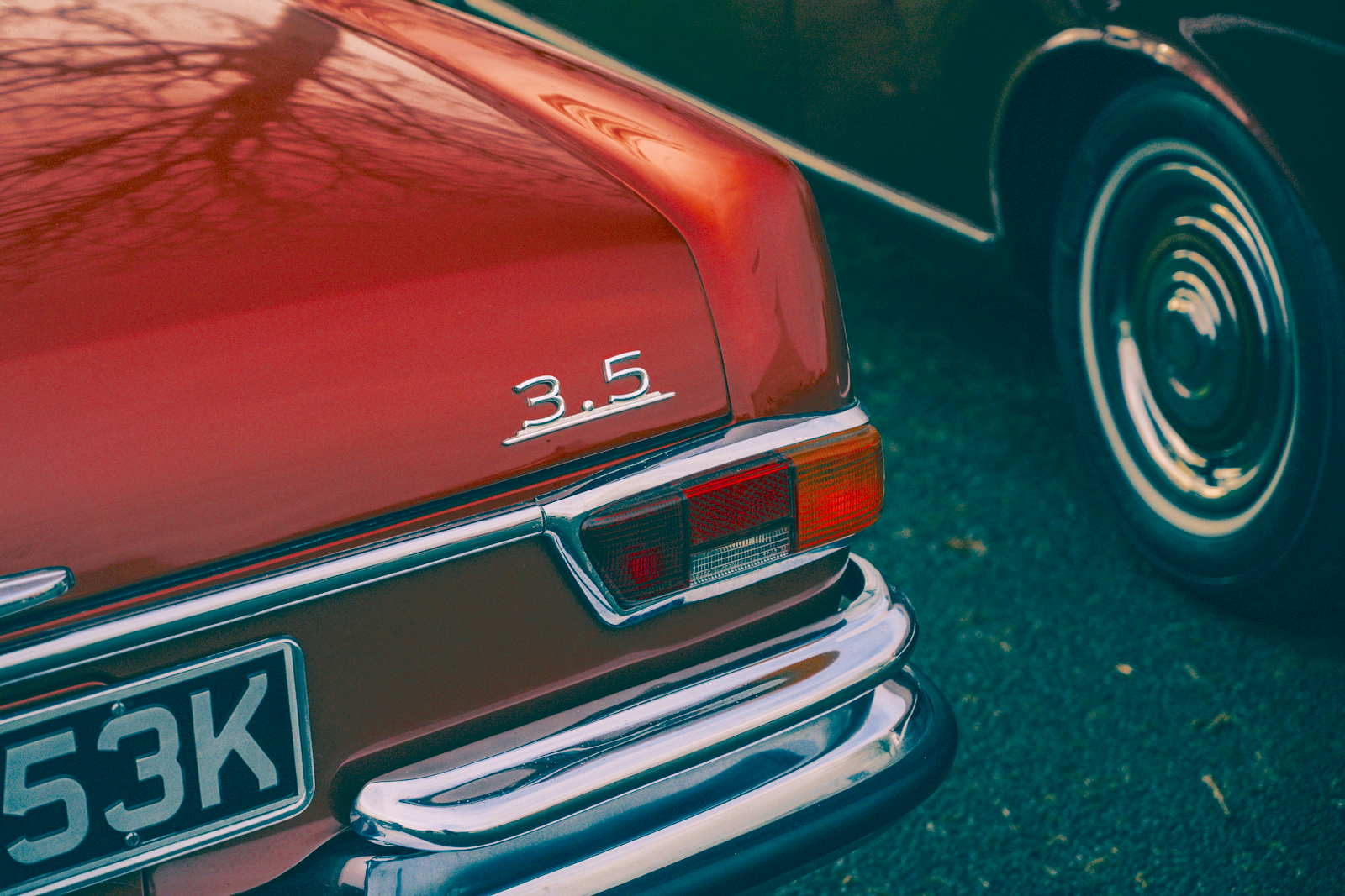 Glamour models: Mercedes-Benz 280SE 3.5 Coupé vs Rolls-Royce Silver ...