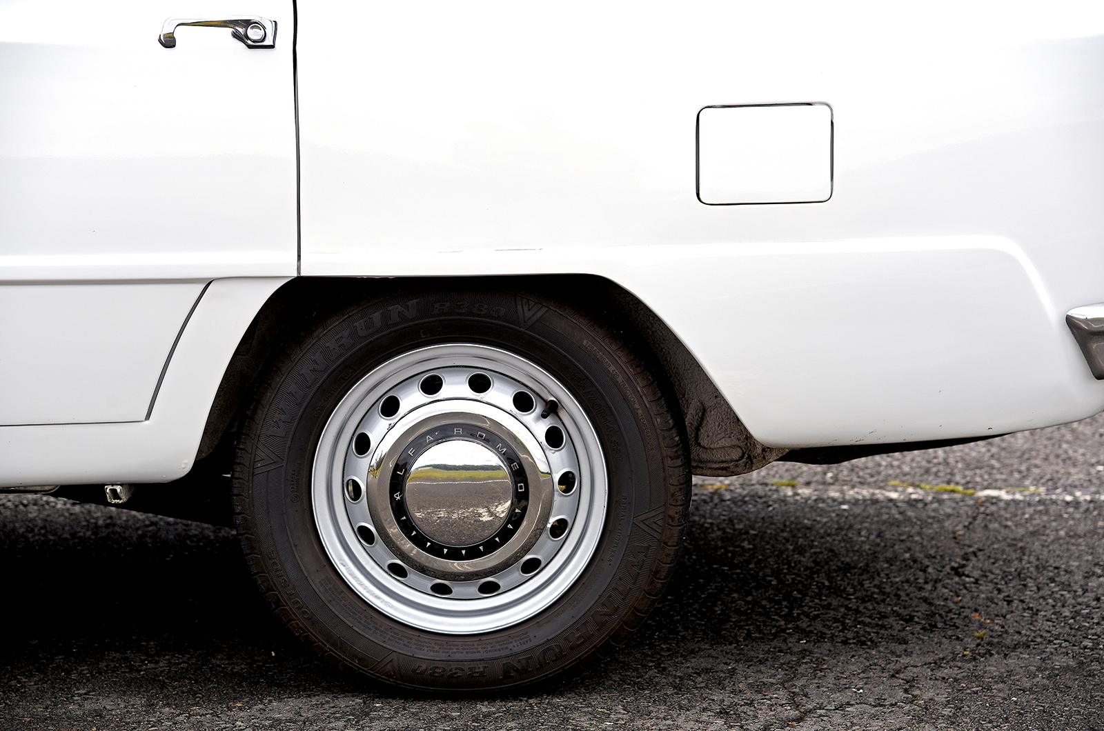 Jaguar Mk2 2.4 vs BMW 1800 vs Alfa Romeo 1300 TI: Continental challenge ...