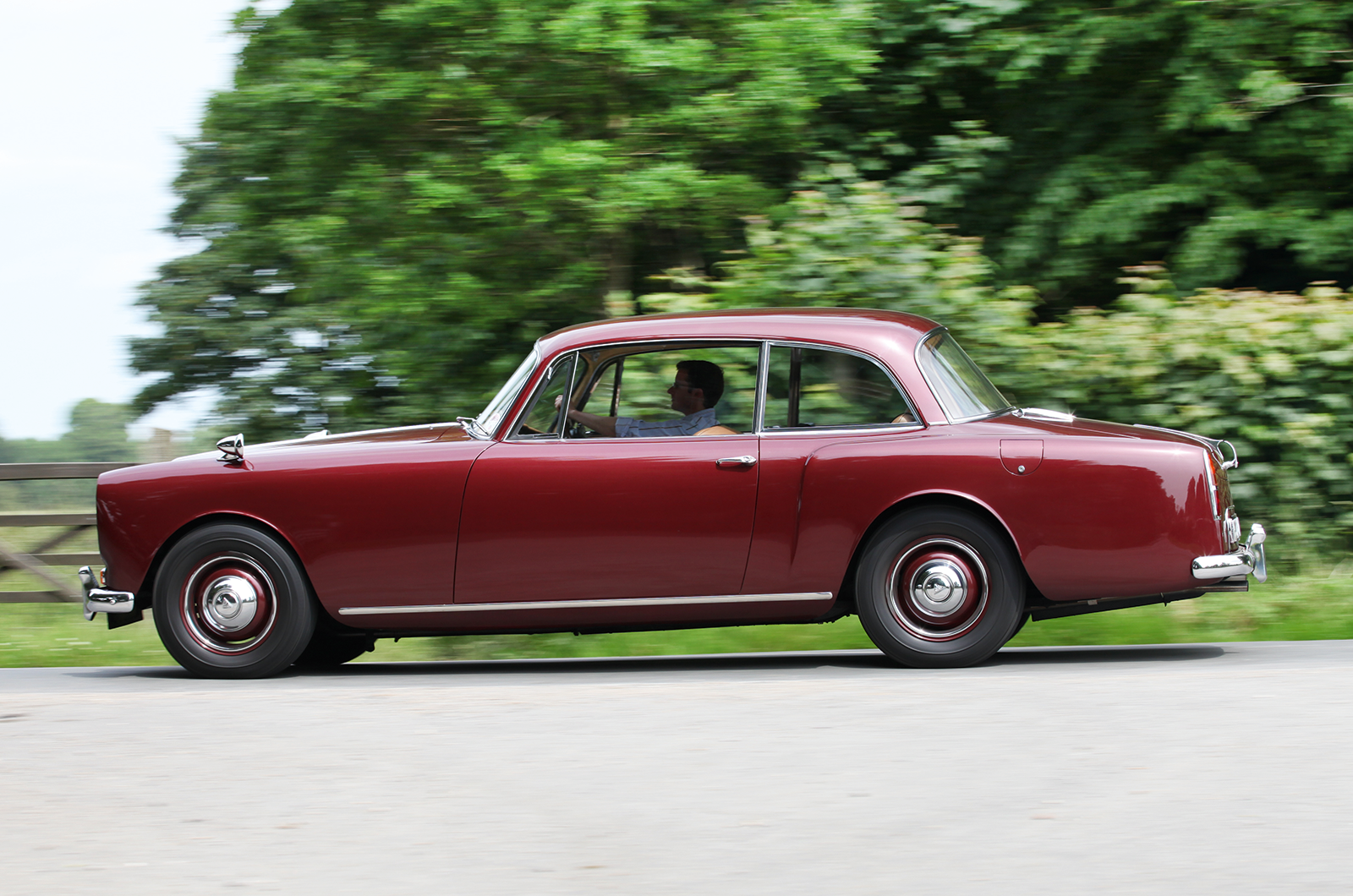 Alvis TE21 family: saloon, drophead and stylish Graber | Classic ...