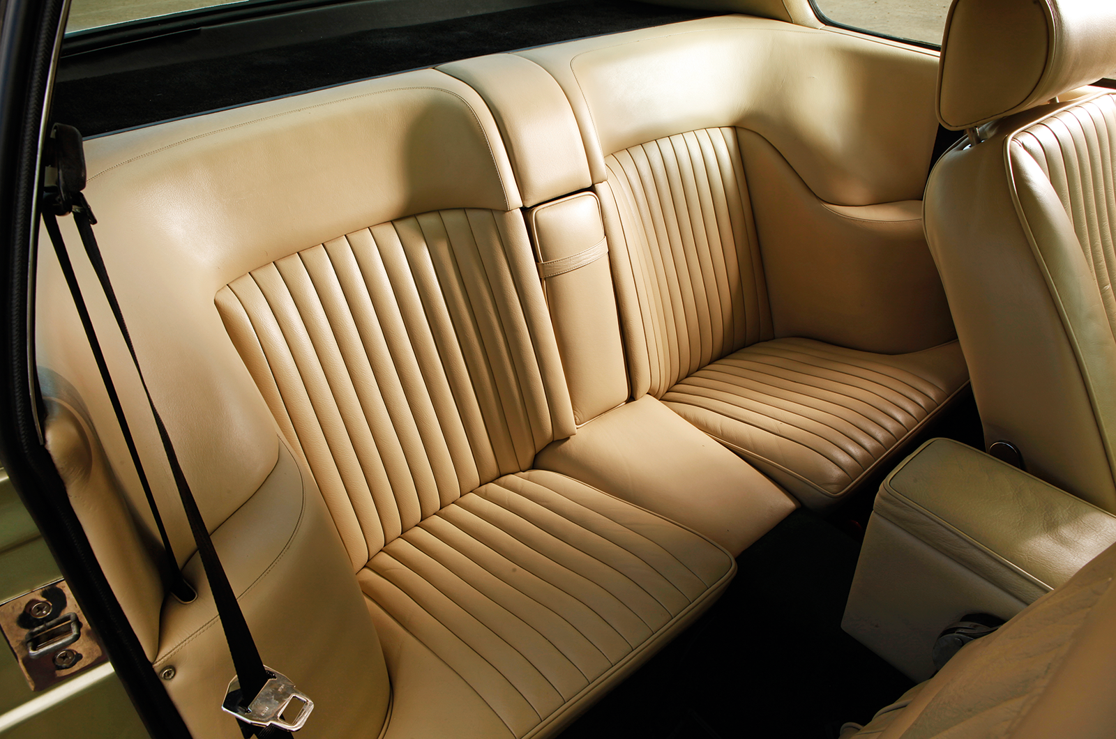 Aston Martin V8 vs Jensen Interceptor III: GT showdown | Classic ...