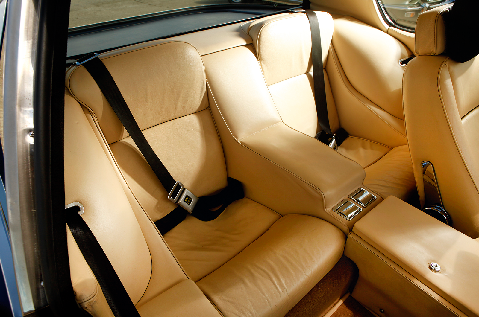 Aston Martin V8 vs Jensen Interceptor III: GT showdown | Classic ...