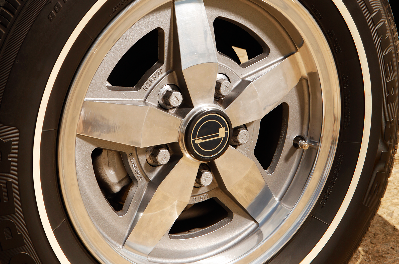 Aston Martin V8 vs Jensen Interceptor III: GT showdown | Classic ...