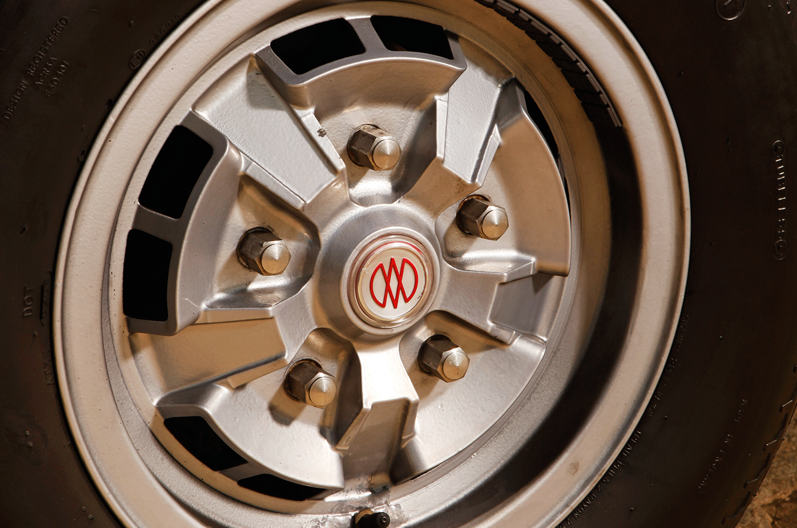 Aston Martin V8 vs Jensen Interceptor III: GT showdown | Classic ...