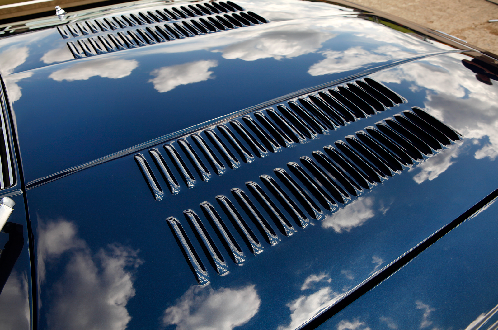 Aston Martin V8 vs Jensen Interceptor III: GT showdown | Classic ...