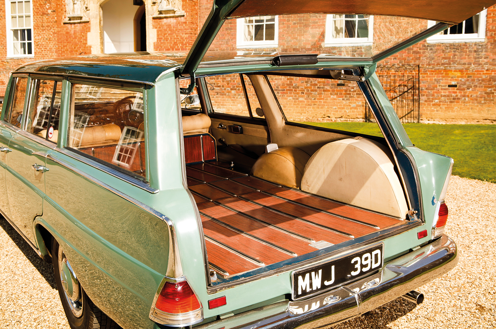 Mercedes-Benz Universal vs Vanden Plas Countryman: beautifully ...