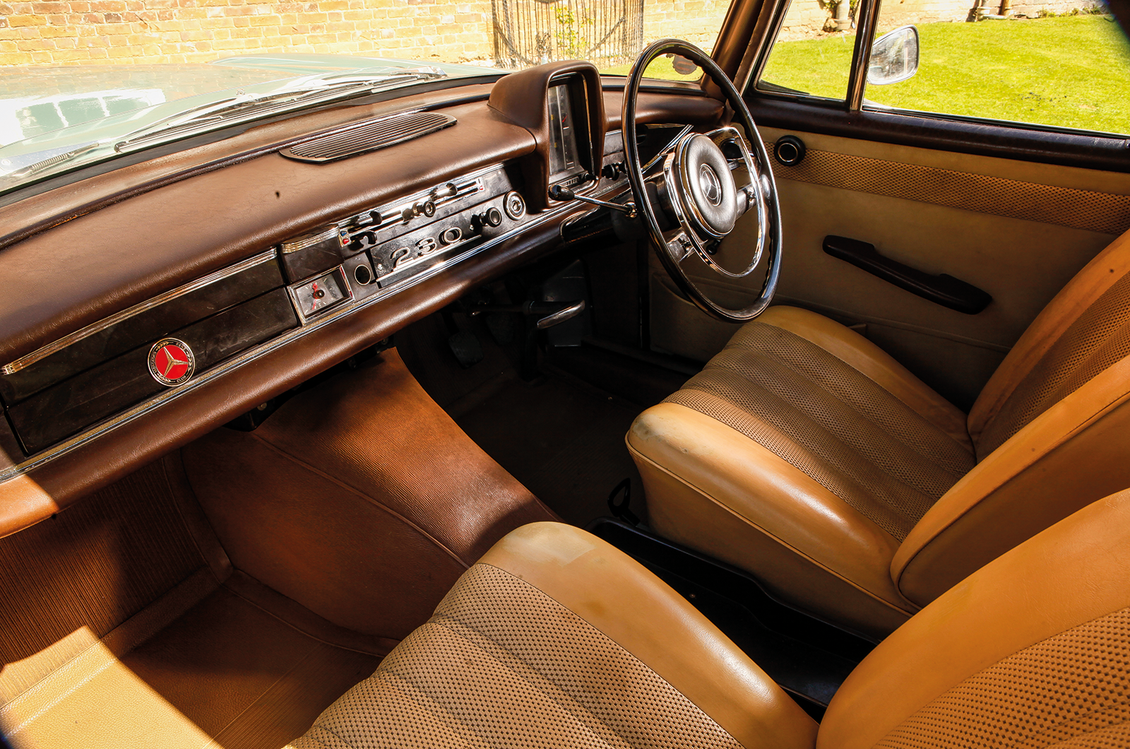 Mercedes-Benz Universal vs Vanden Plas Countryman: beautifully ...