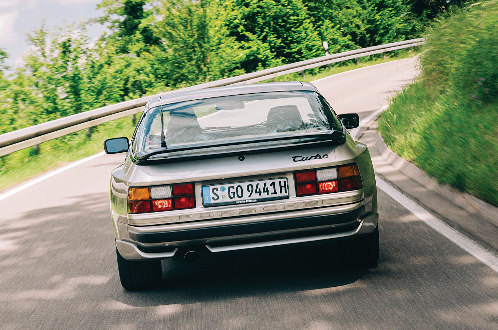 Porsche 944 turbo: under pressure | Classic & Sports Car