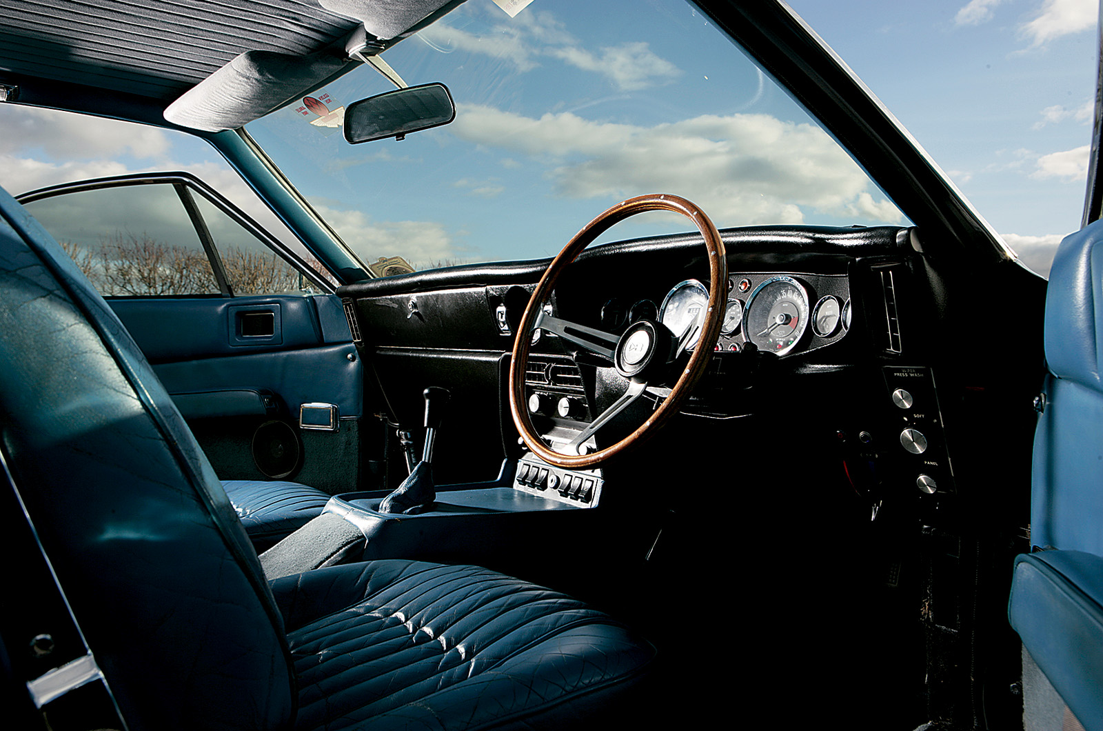 Aston Martin DBS V8 vs Jensen Interceptor SP vs Gordon-Keeble GK1 ...