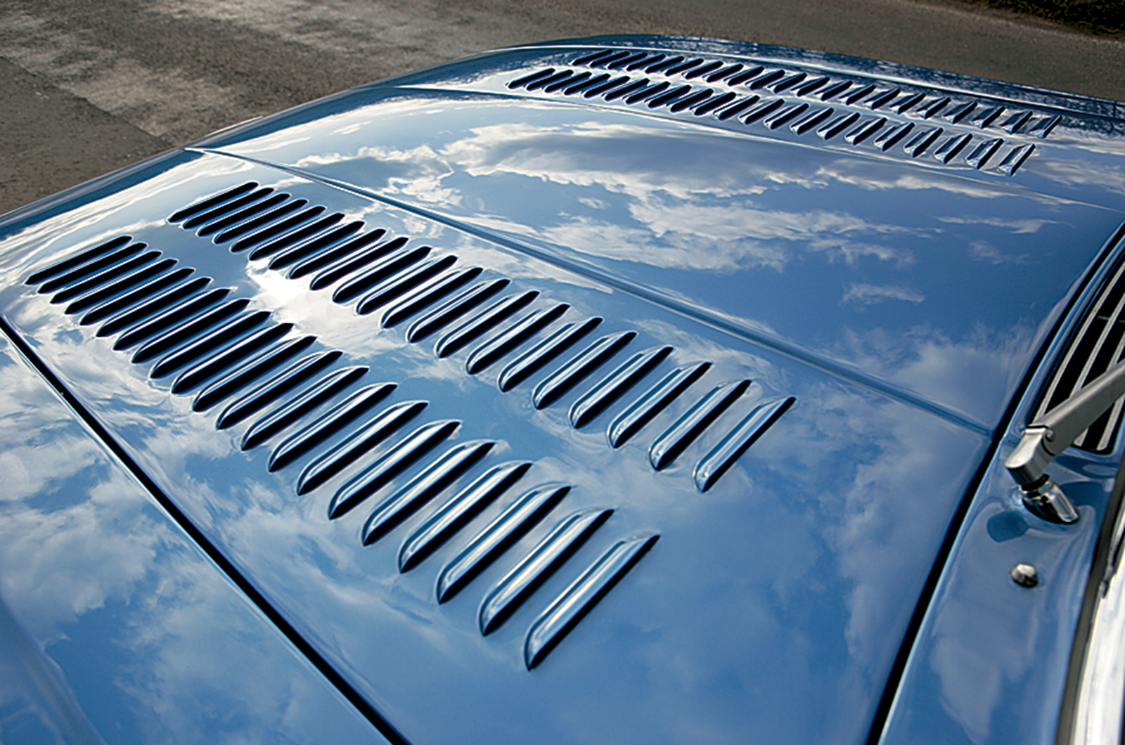 Aston Martin DBS V8 vs Jensen Interceptor SP vs Gordon-Keeble GK1 ...