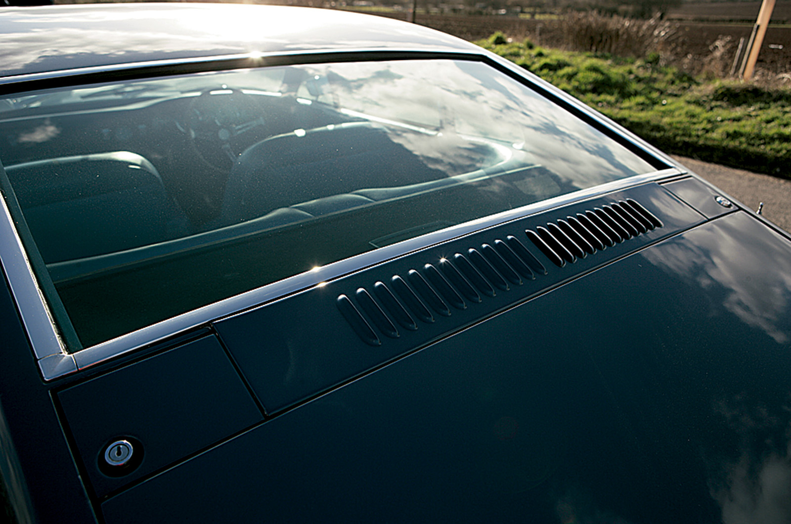 Aston Martin DBS V8 vs Jensen Interceptor SP vs Gordon-Keeble GK1 ...