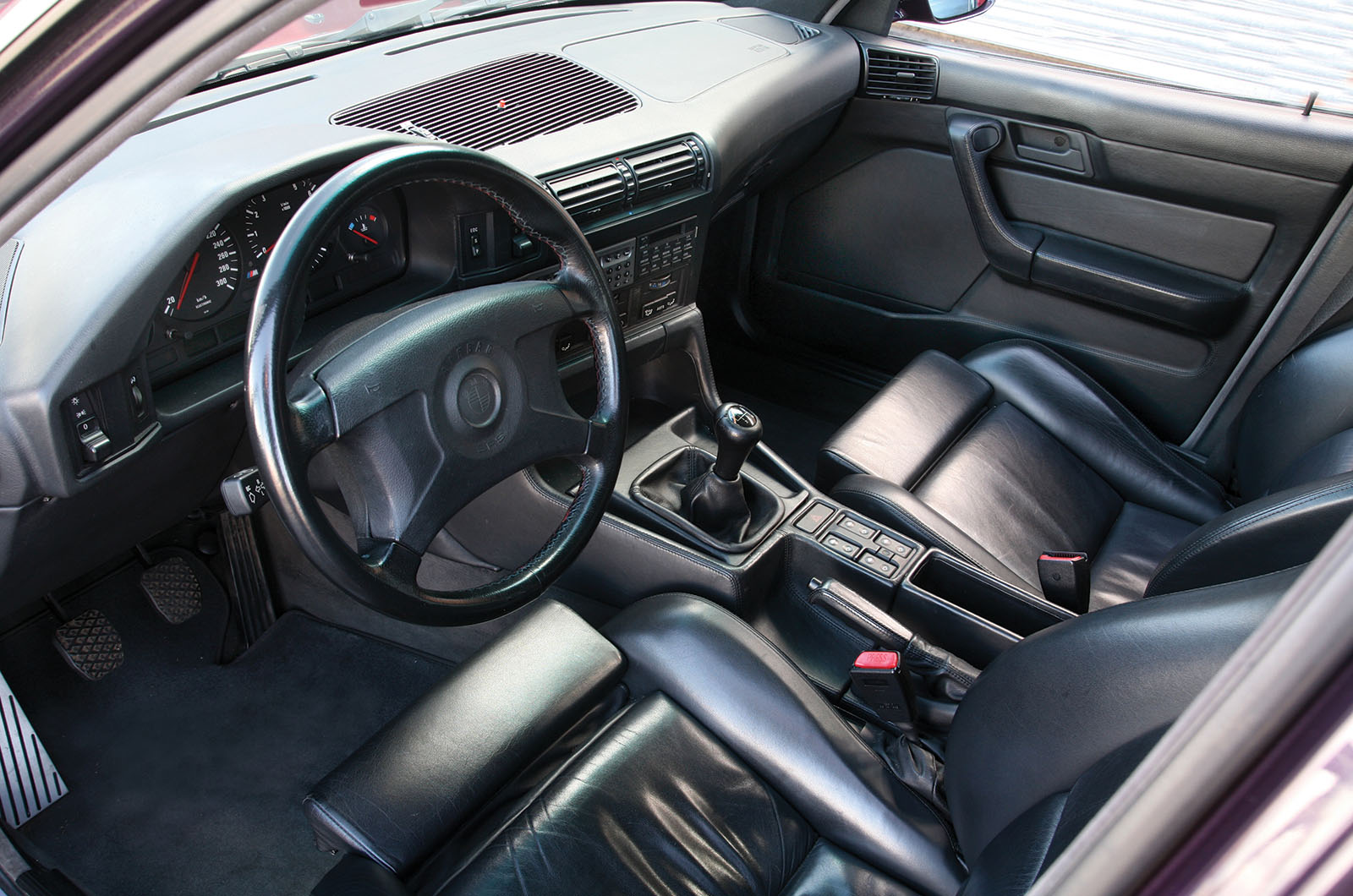 BMW M5 Touring vs Audi RS2 Avant: spicy wagons | Classic & Sports Car