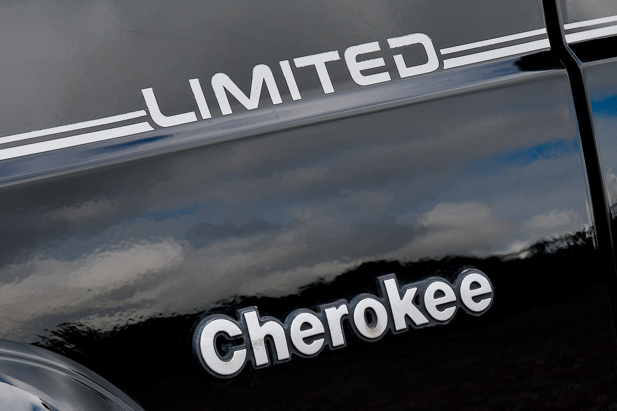 Jeep Cherokee 4.0 Limited vs Range Rover 3.9 SE: Uncle Sam fights back ...