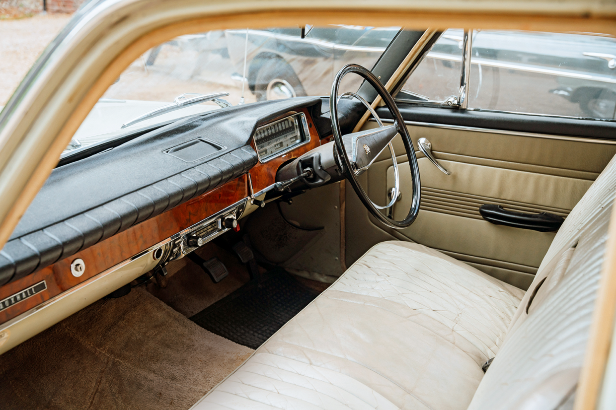 Austin A110 Westminster vs Ford Zodiac MkIII vs Vauxhall Cresta PB ...