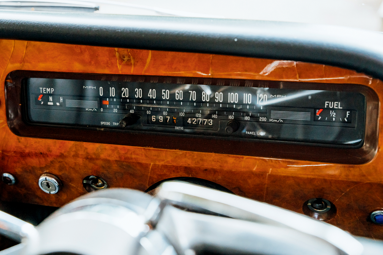 Austin A110 Westminster vs Ford Zodiac MkIII vs Vauxhall Cresta PB ...