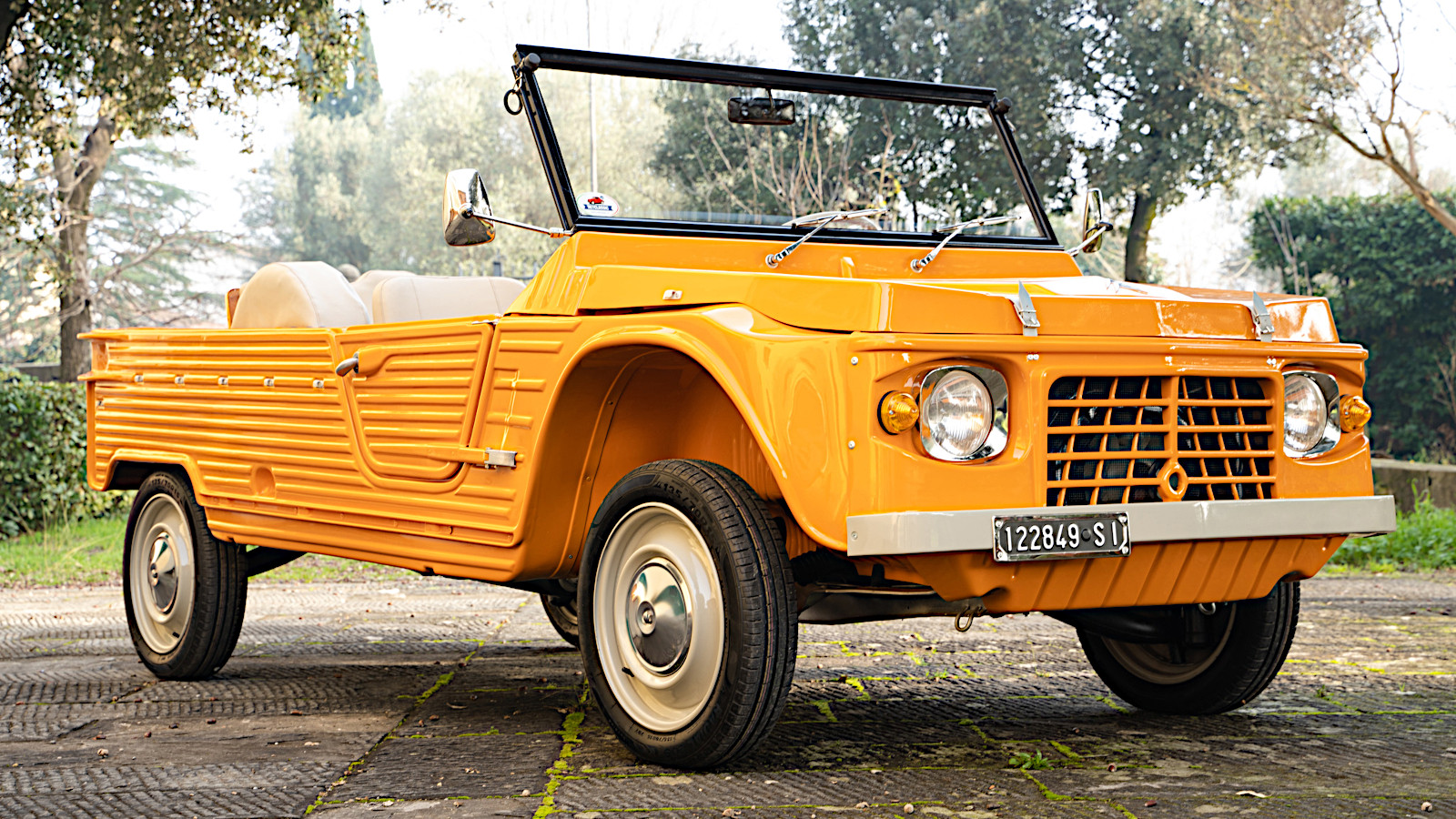 30 wonderfully utilitarian classic cars | Classic & Sports Car