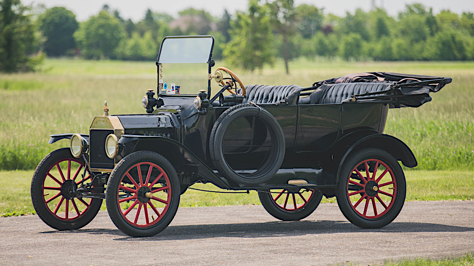 30 wonderfully utilitarian classic cars | Classic & Sports Car