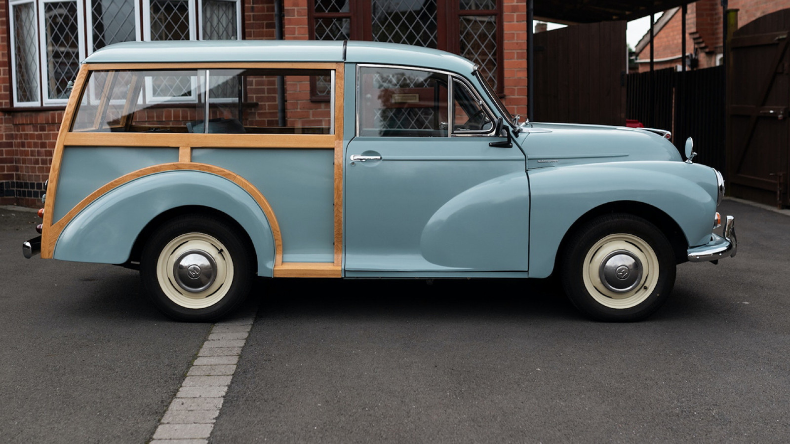 20 classic cars for dog owners | Classic & Sports Car