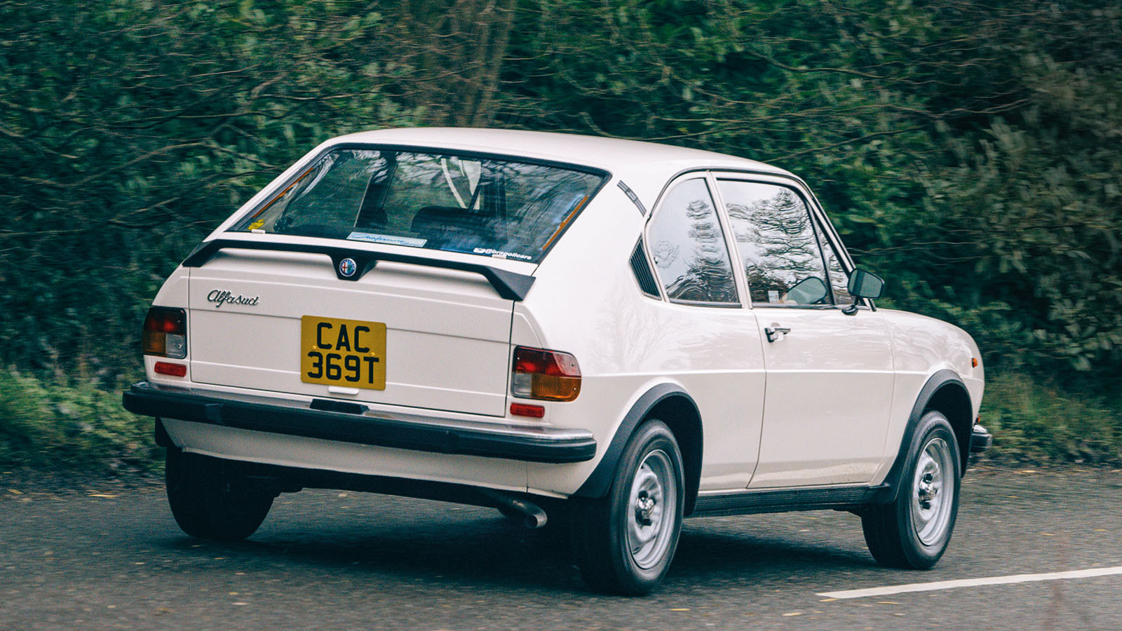 10 classic cars that look like hatchbacks, but aren’t | Classic ...