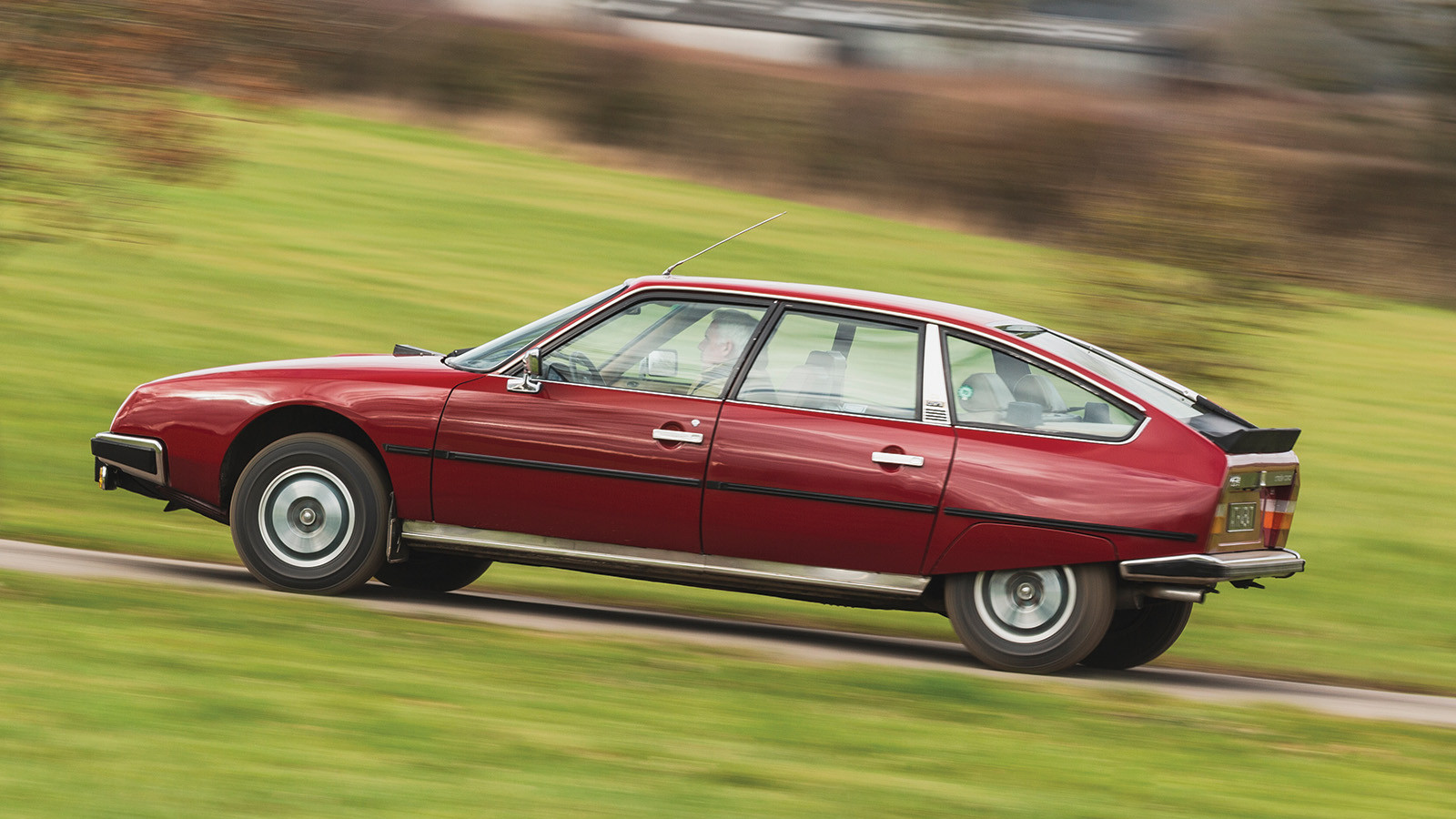 10 classic cars that look like hatchbacks, but aren’t | Classic ...