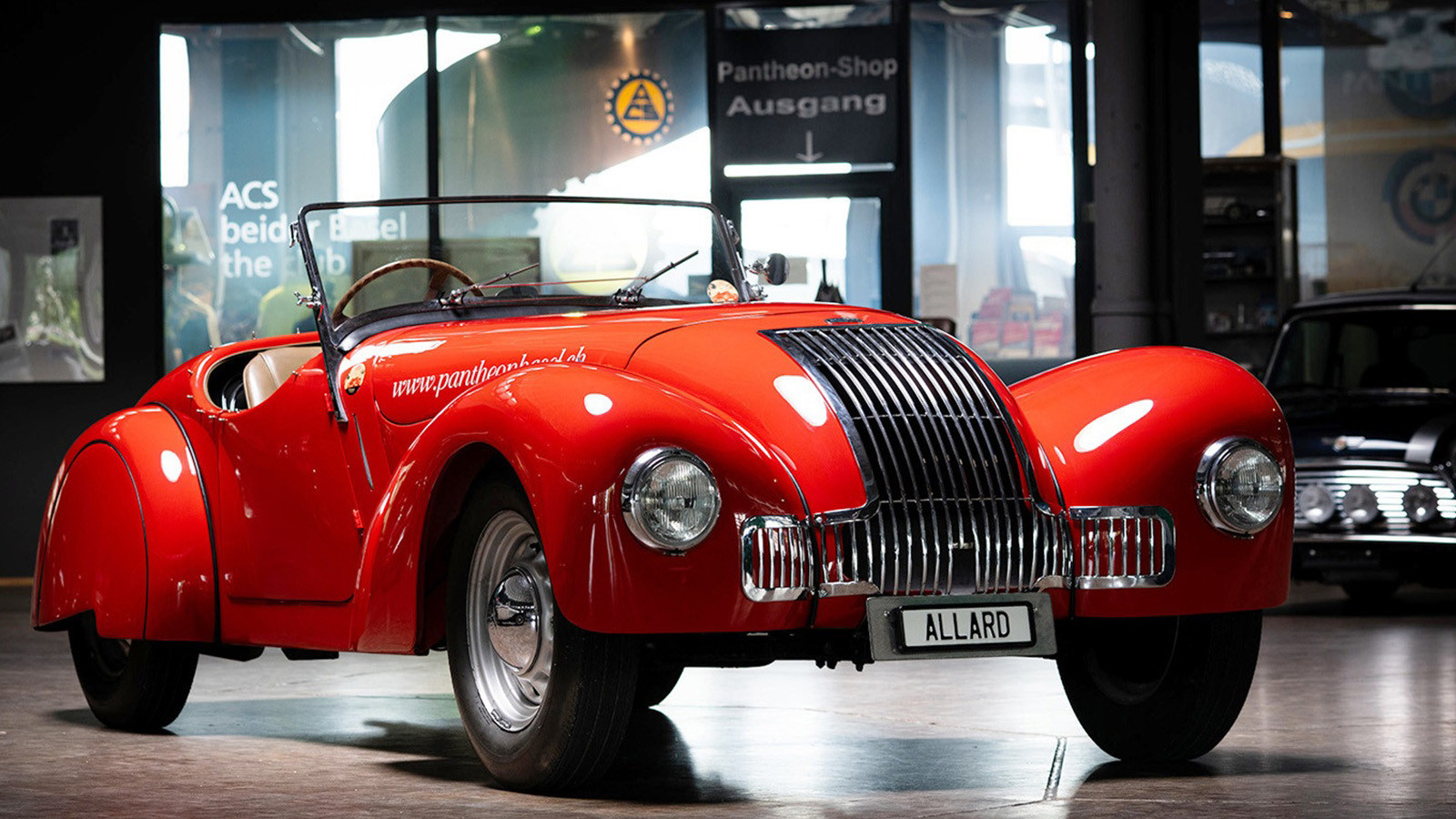 30 roadsters V8 classiques | Classic & Sports Car