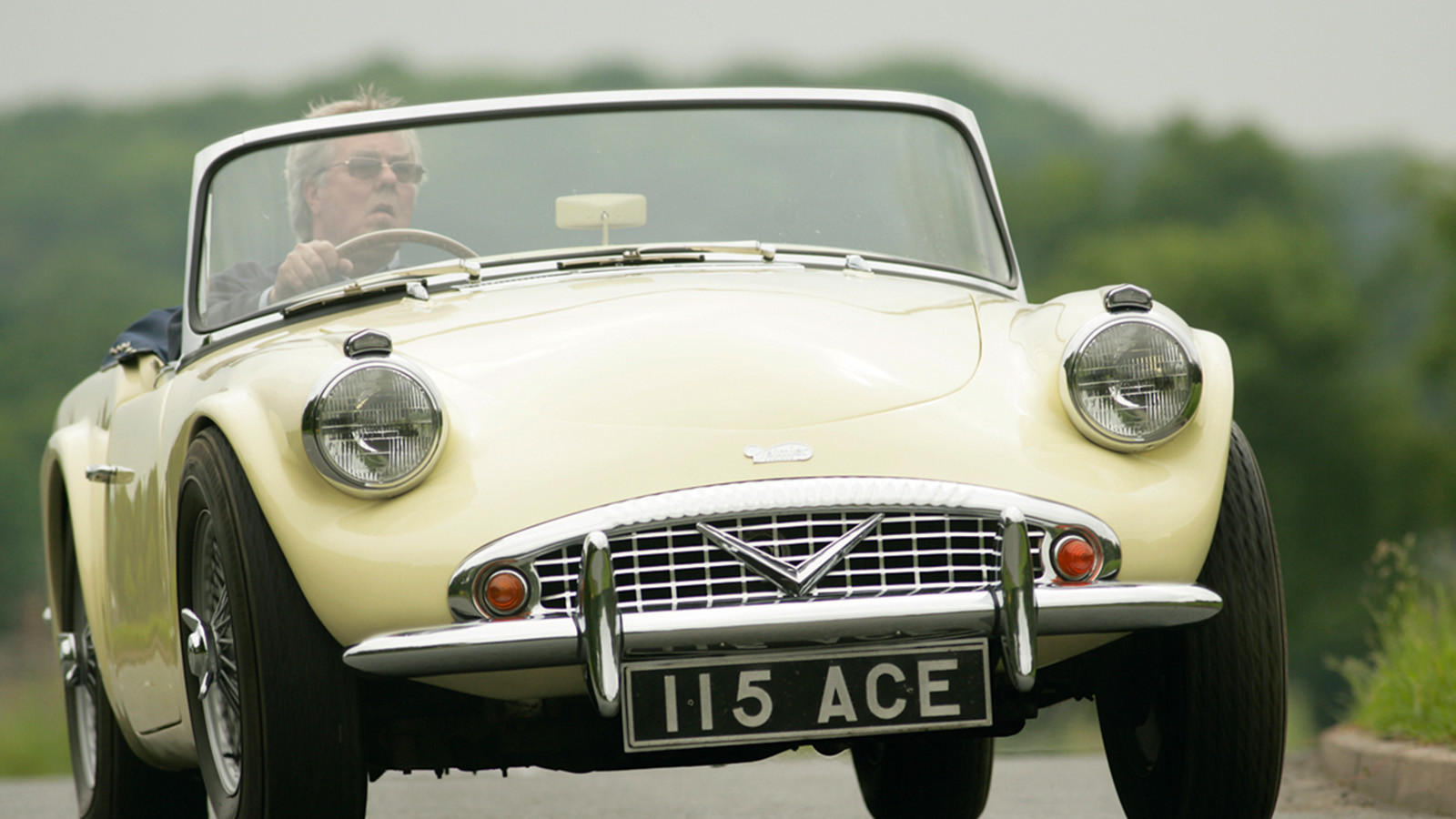 30 klassieke V8 Roadsters | Classic & Sports Car