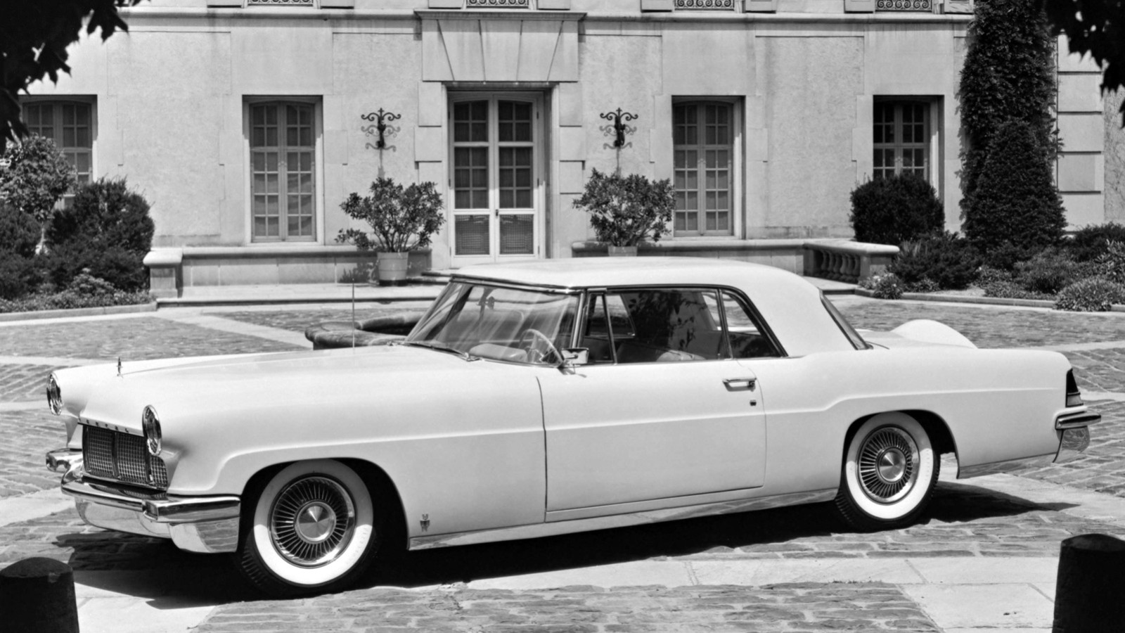 21 classic pillarless coupés | Classic & Sports Car