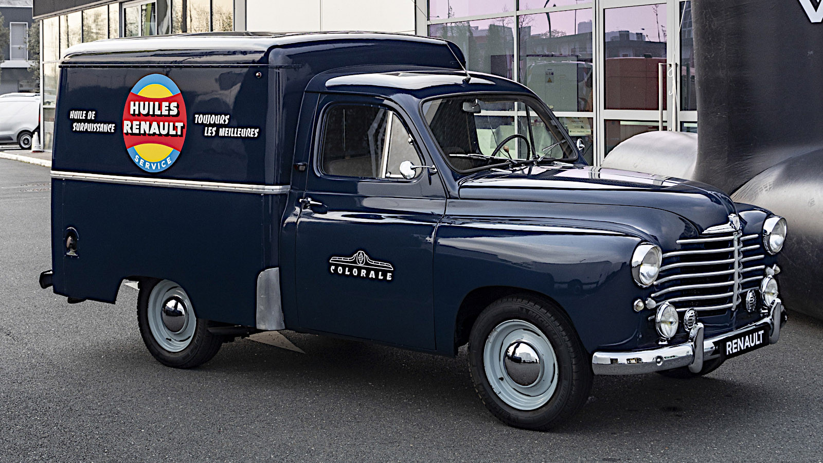 35 Renault abandonnées | Classic & Sports Car