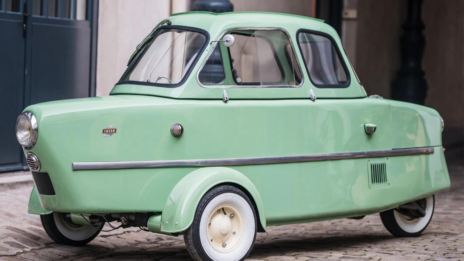 20 véhicules à trois roues oubliés | Classic & Sports Car