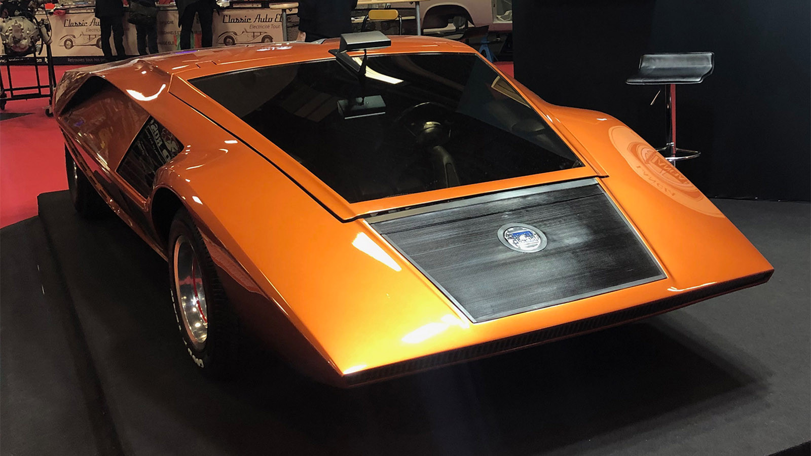 21 coches con luces centrales | Classic & Sports Car