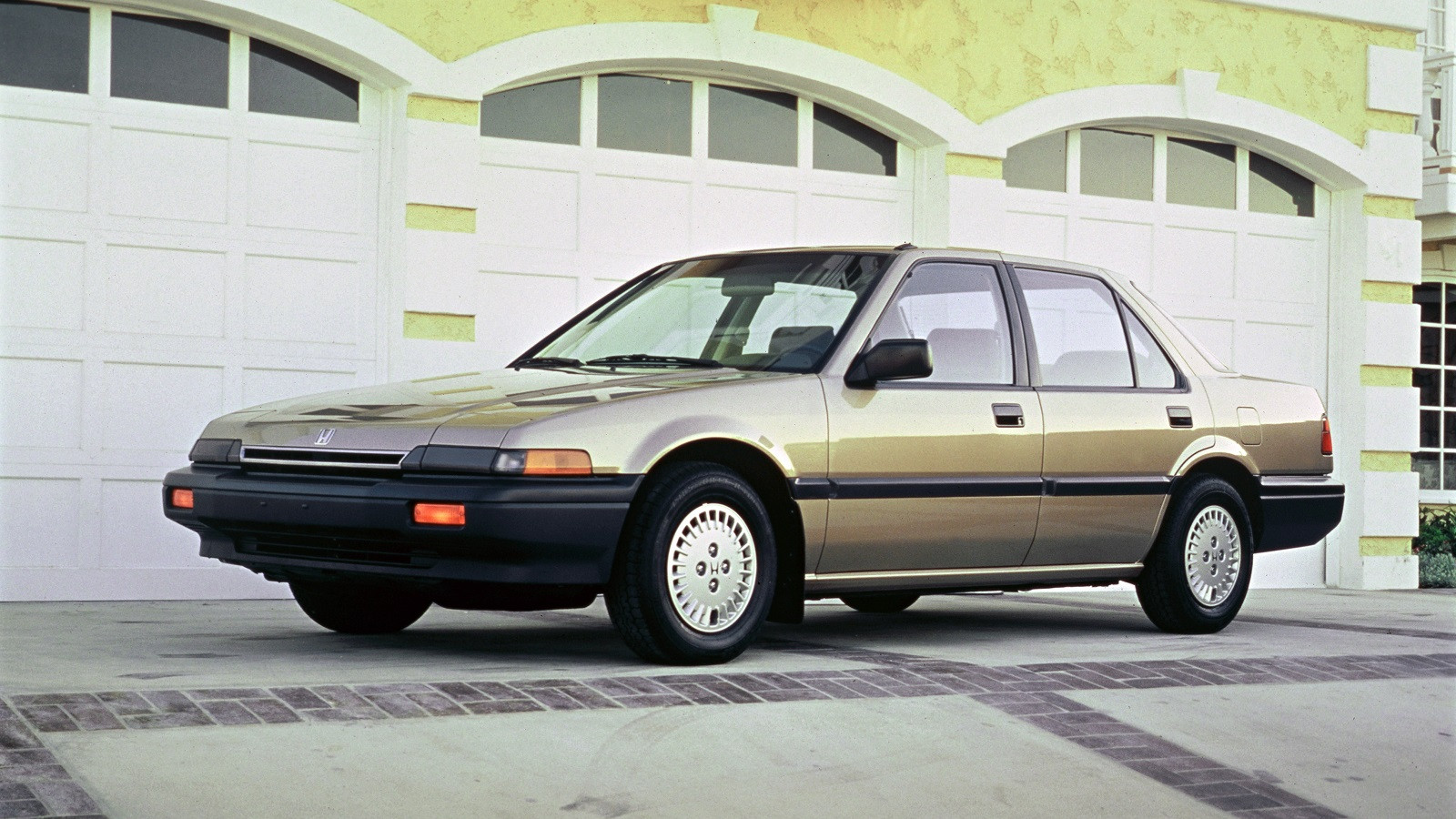 20 classic cars rocking pop-up lights | Classic & Sports Car