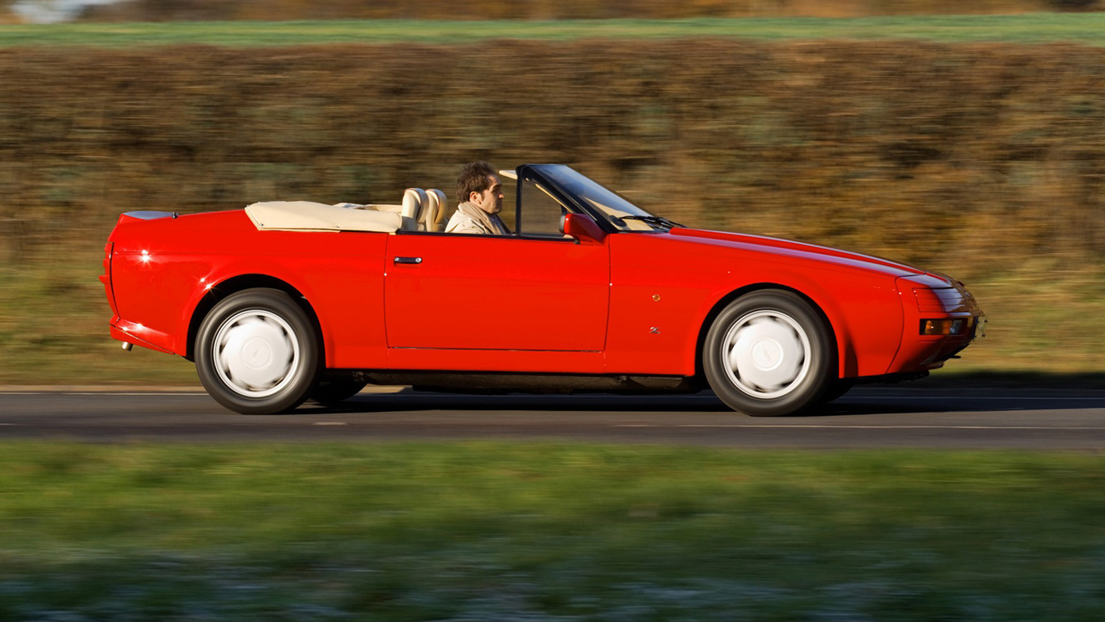 30 roadsters V8 classiques | Classic & Sports Car