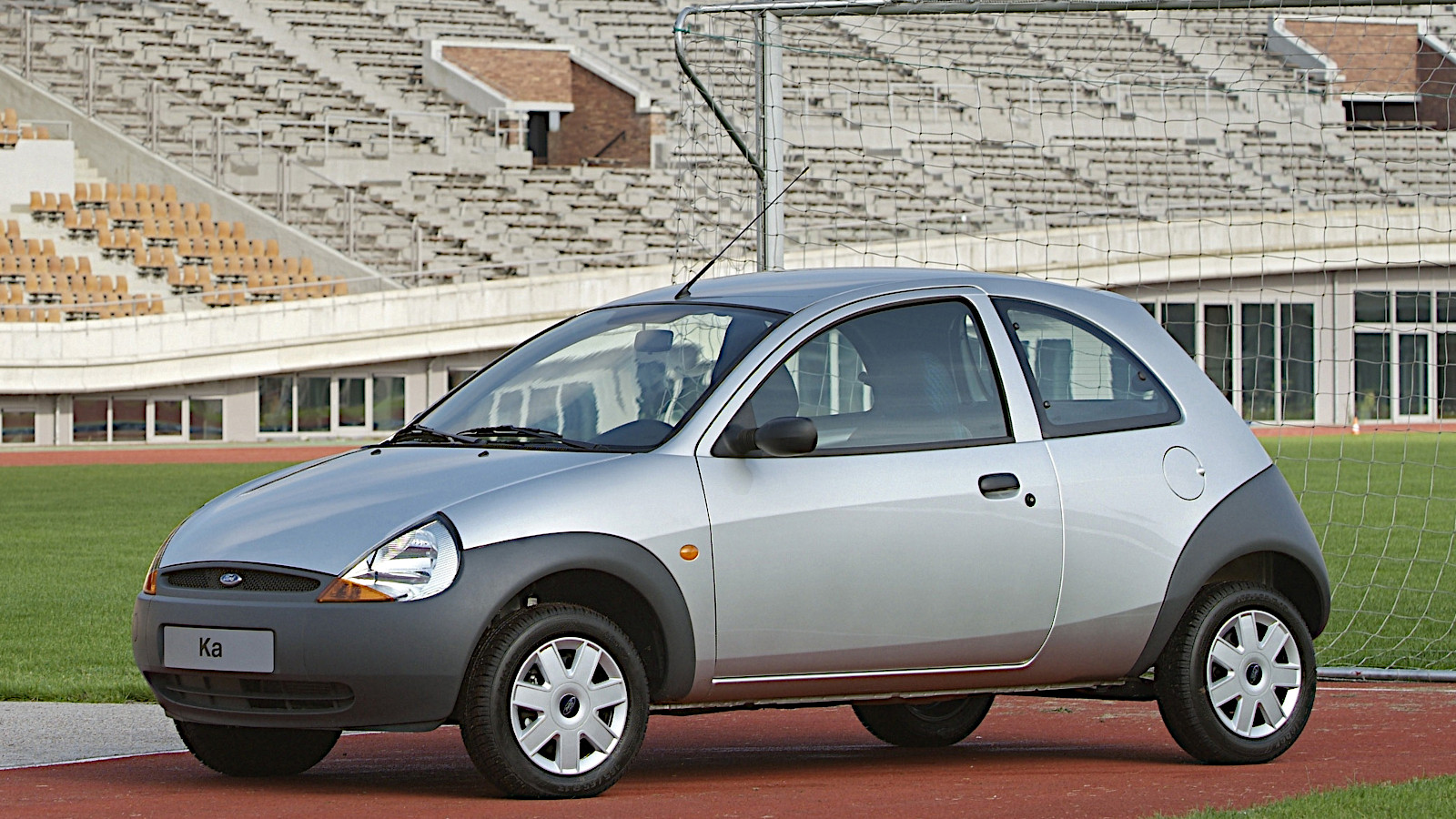 27 Ford abandonnées | Classic & Sports Car