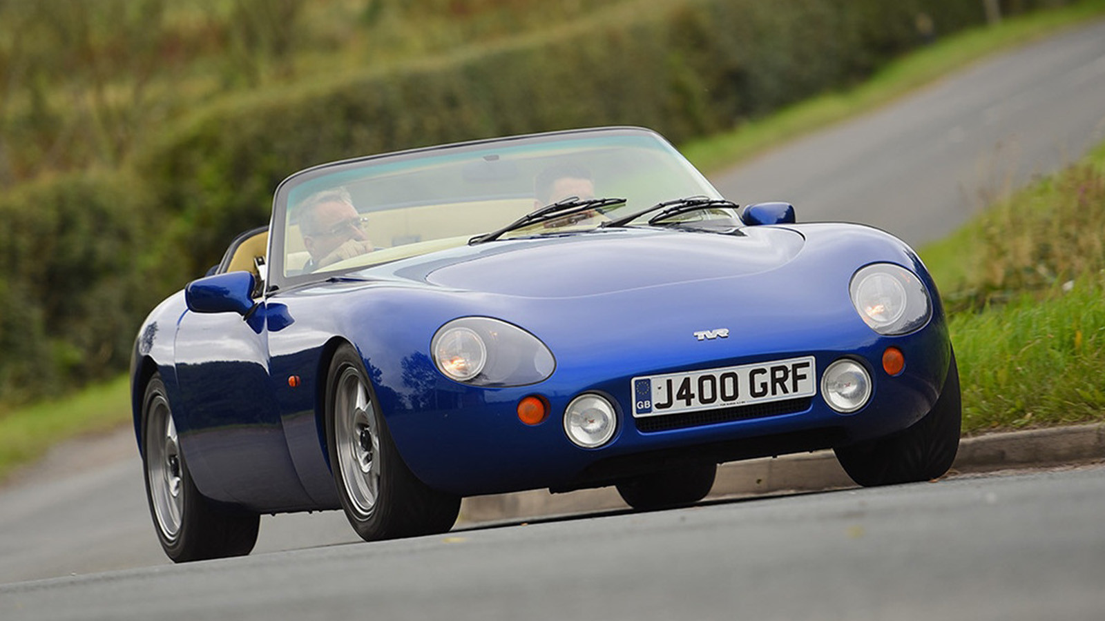 30 klassische V8-Roadster | Classic & Sports Car