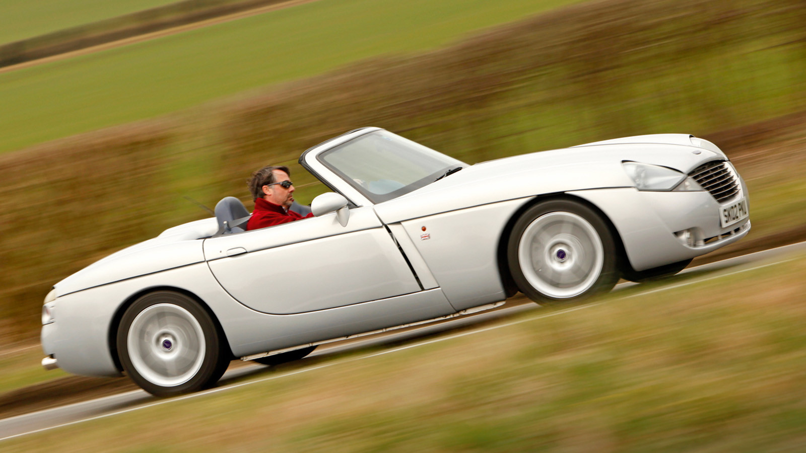 30 klassische V8-Roadster | Classic & Sports Car