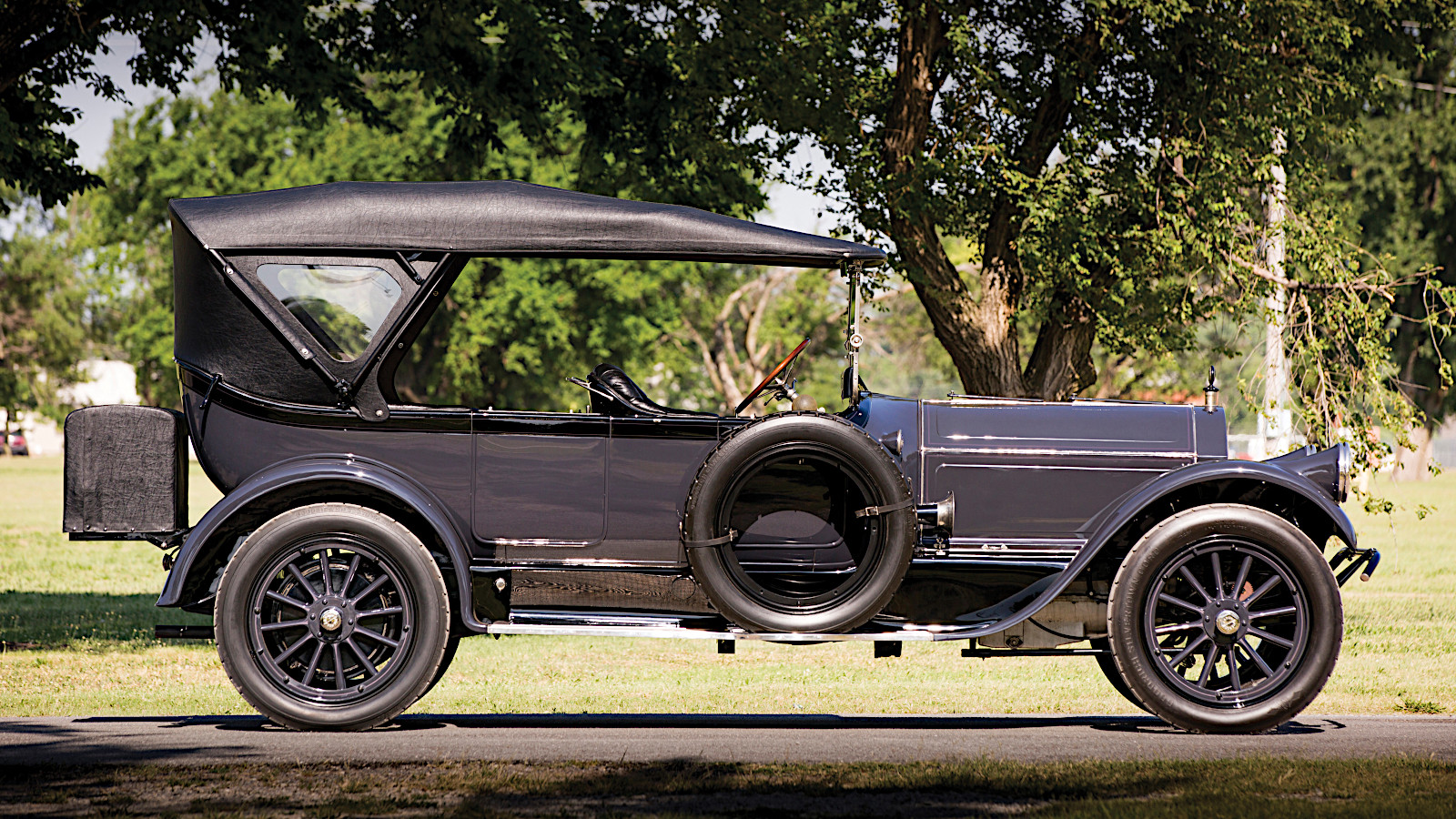 30 great large-engined classics | Classic & Sports Car