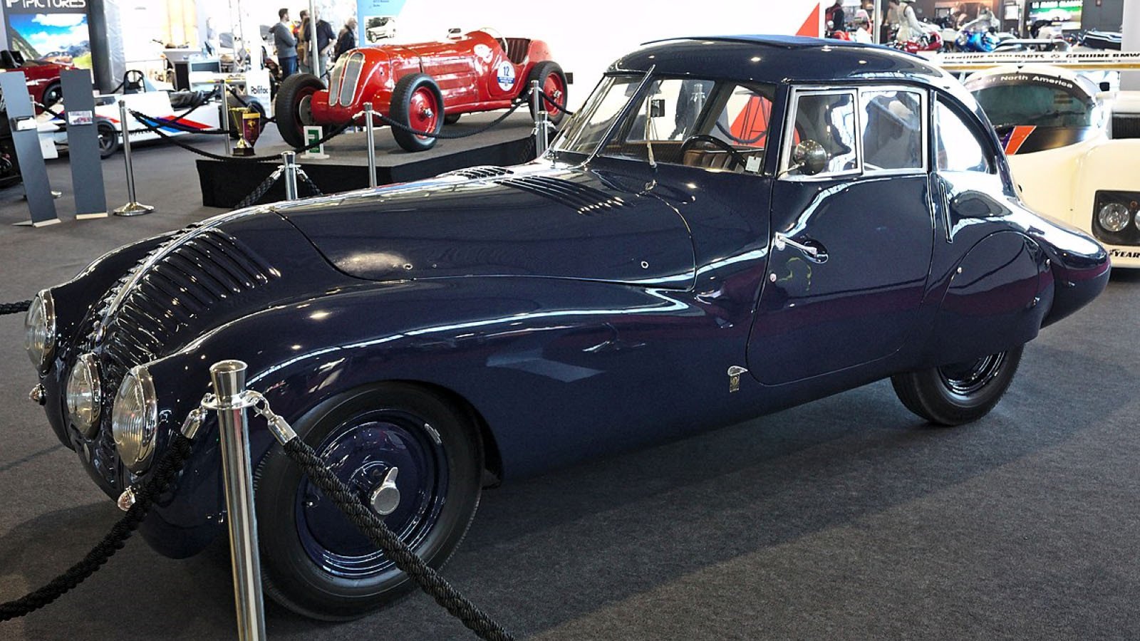 21 Autos mit zentralen Scheinwerfern | Classic & Sports Car