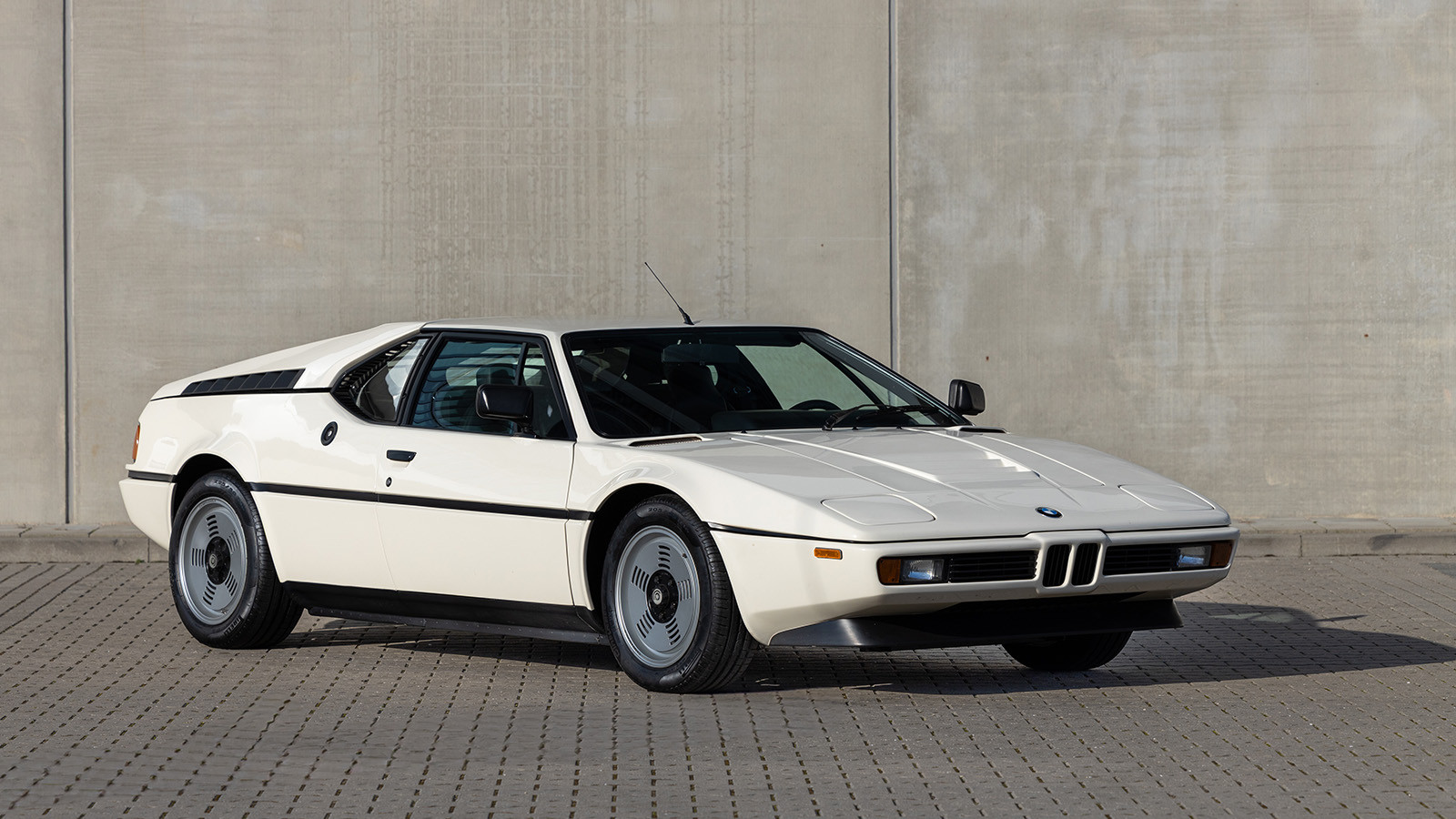 16 BMW súper raros a la venta este mes | Classic & Sports Car