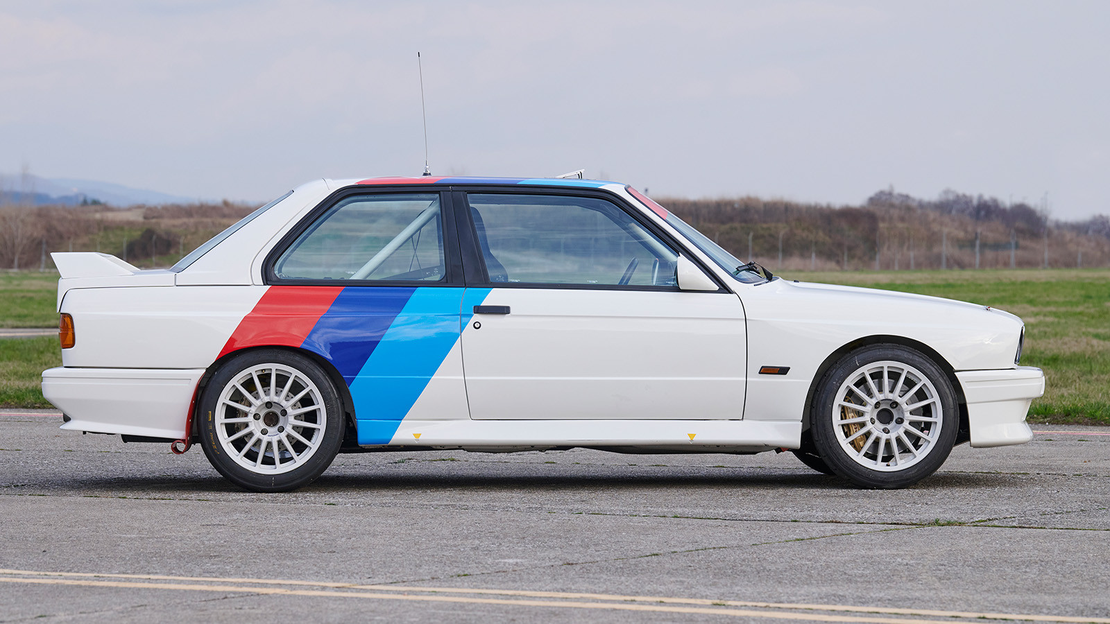 16 BMW súper raros a la venta este mes | Classic & Sports Car