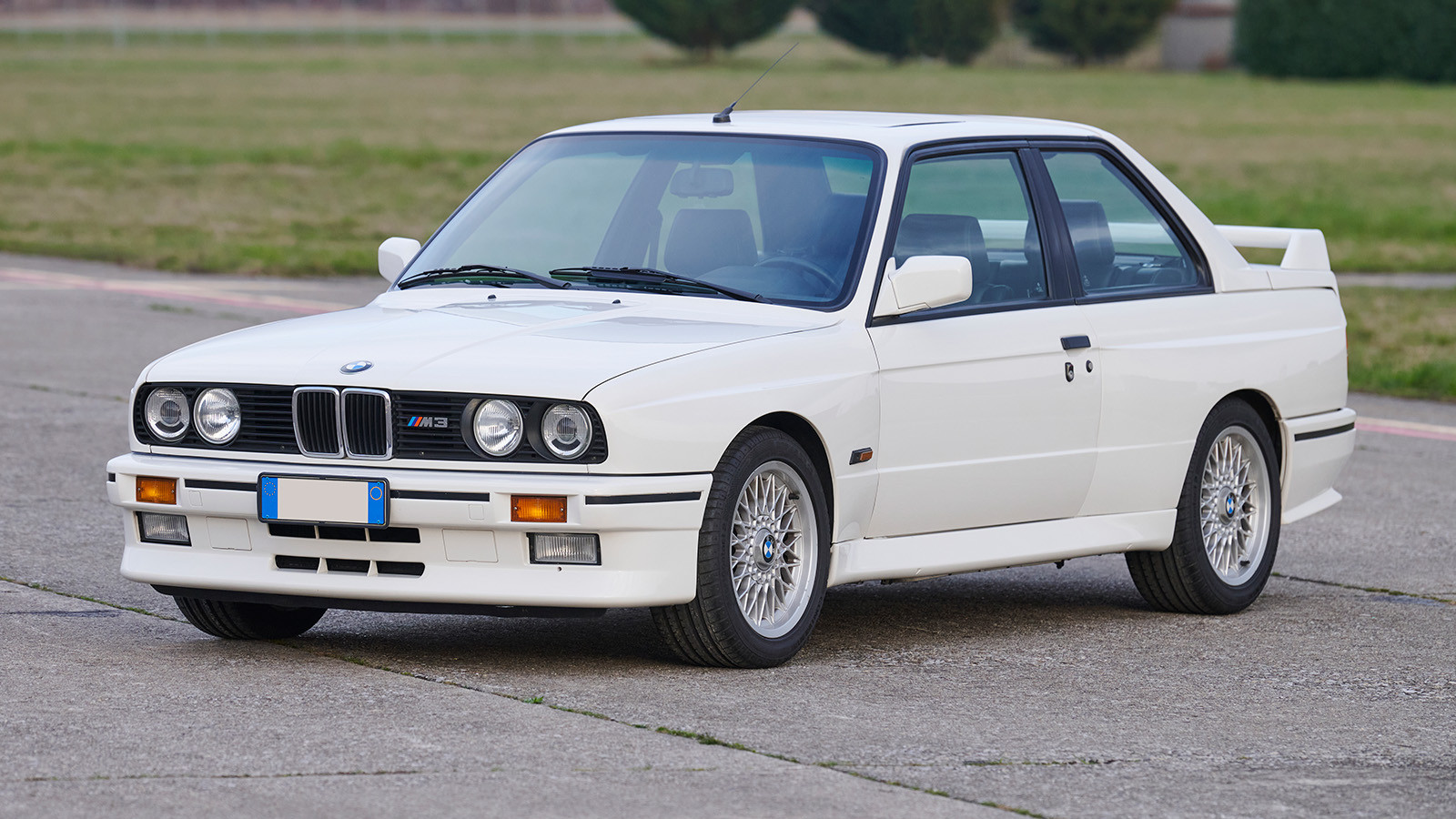 16 BMW súper raros a la venta este mes | Classic & Sports Car