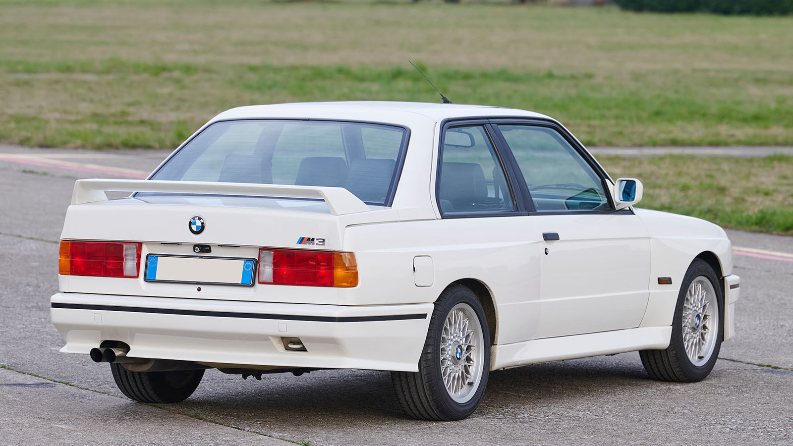 16 BMW súper raros a la venta este mes | Classic & Sports Car