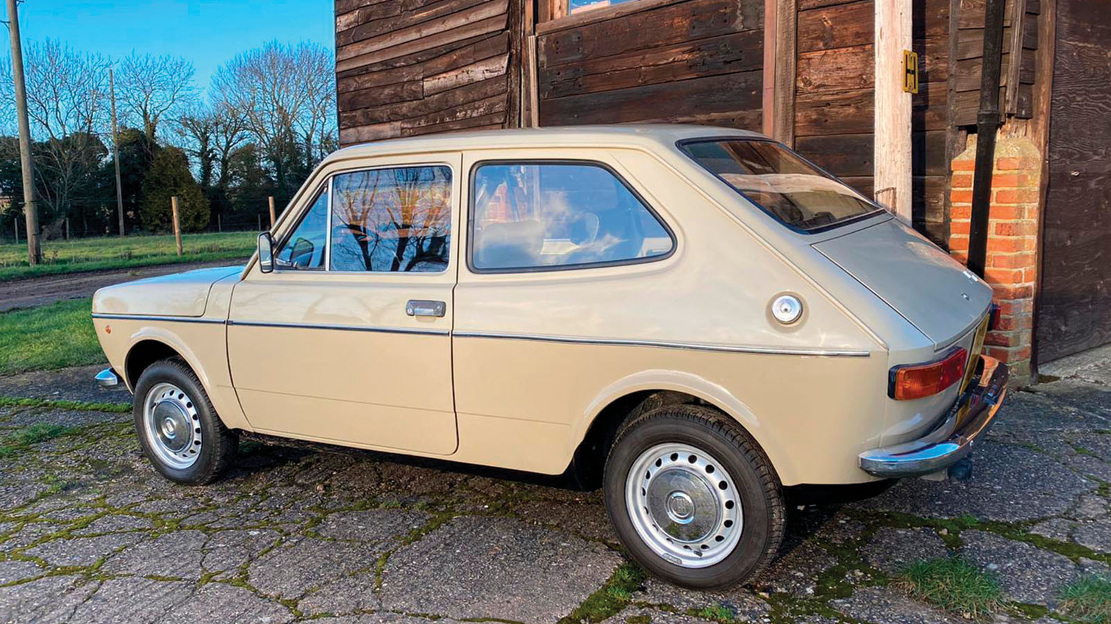 10 classic cars that look like hatchbacks, but aren’t | Classic ...